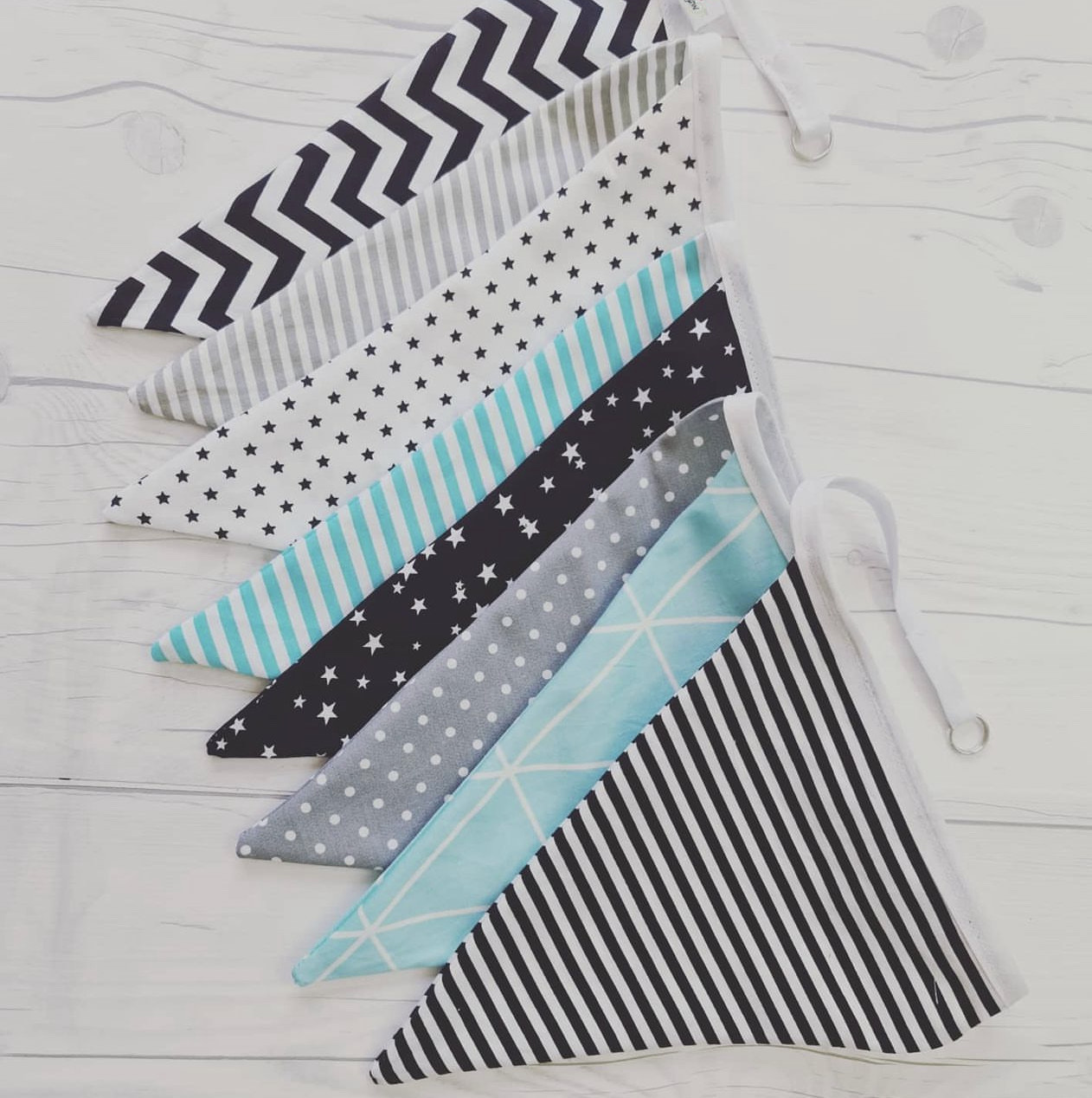 שרשרת דגלונים - אביה-מתנות קטנות לרגעים גדולים